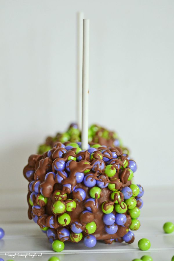 How to Make Chocolate Dipped Halloween Candy Apples - Savvy Saving Couple
