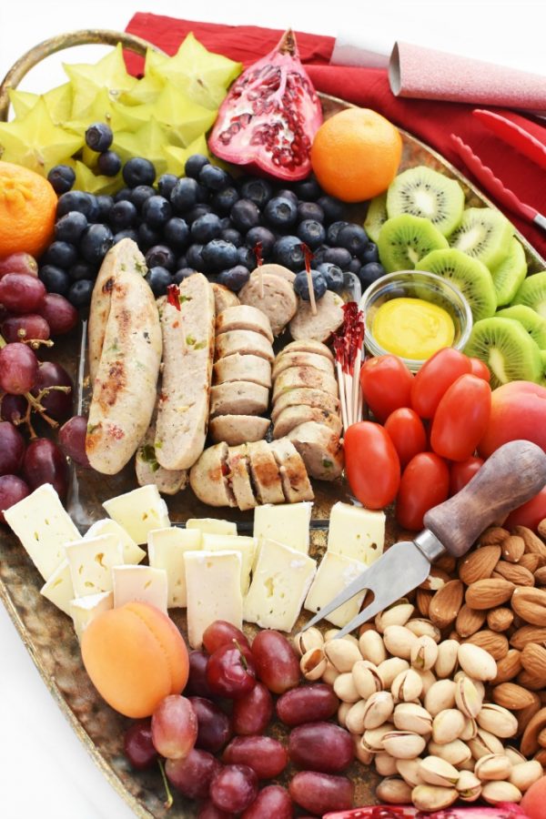 How to Make the Ultimate Snack Board for the New Year!