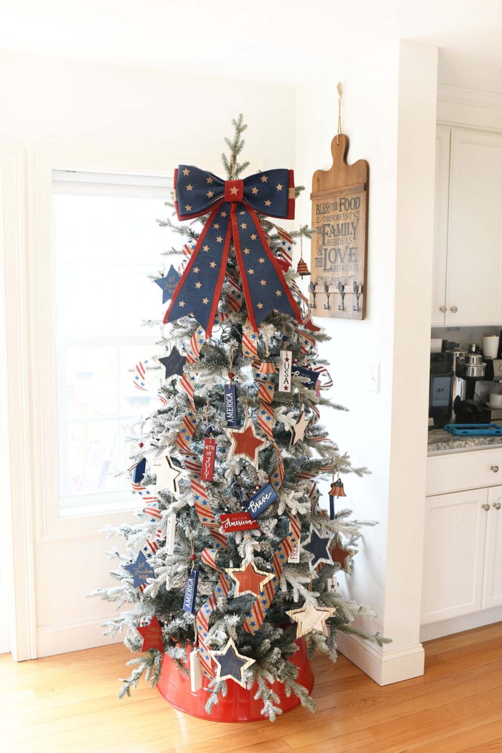 Patriotic Christmas Tree - Savvy Saving Couple