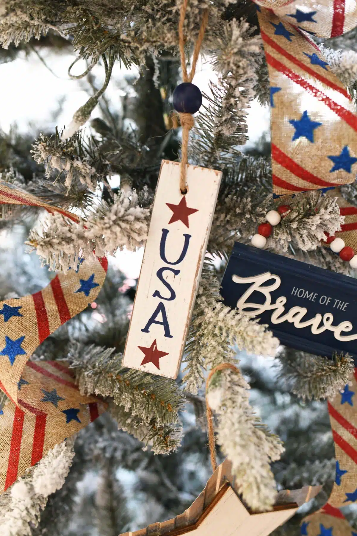 Patriotic Christmas Tree - Savvy Saving Couple